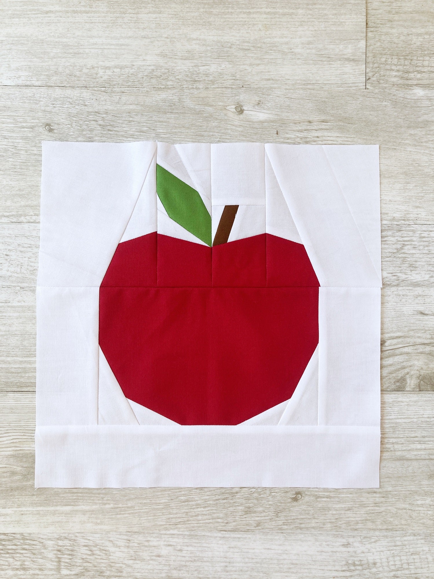 Apple Quilt Block – Penny Spool Quilts